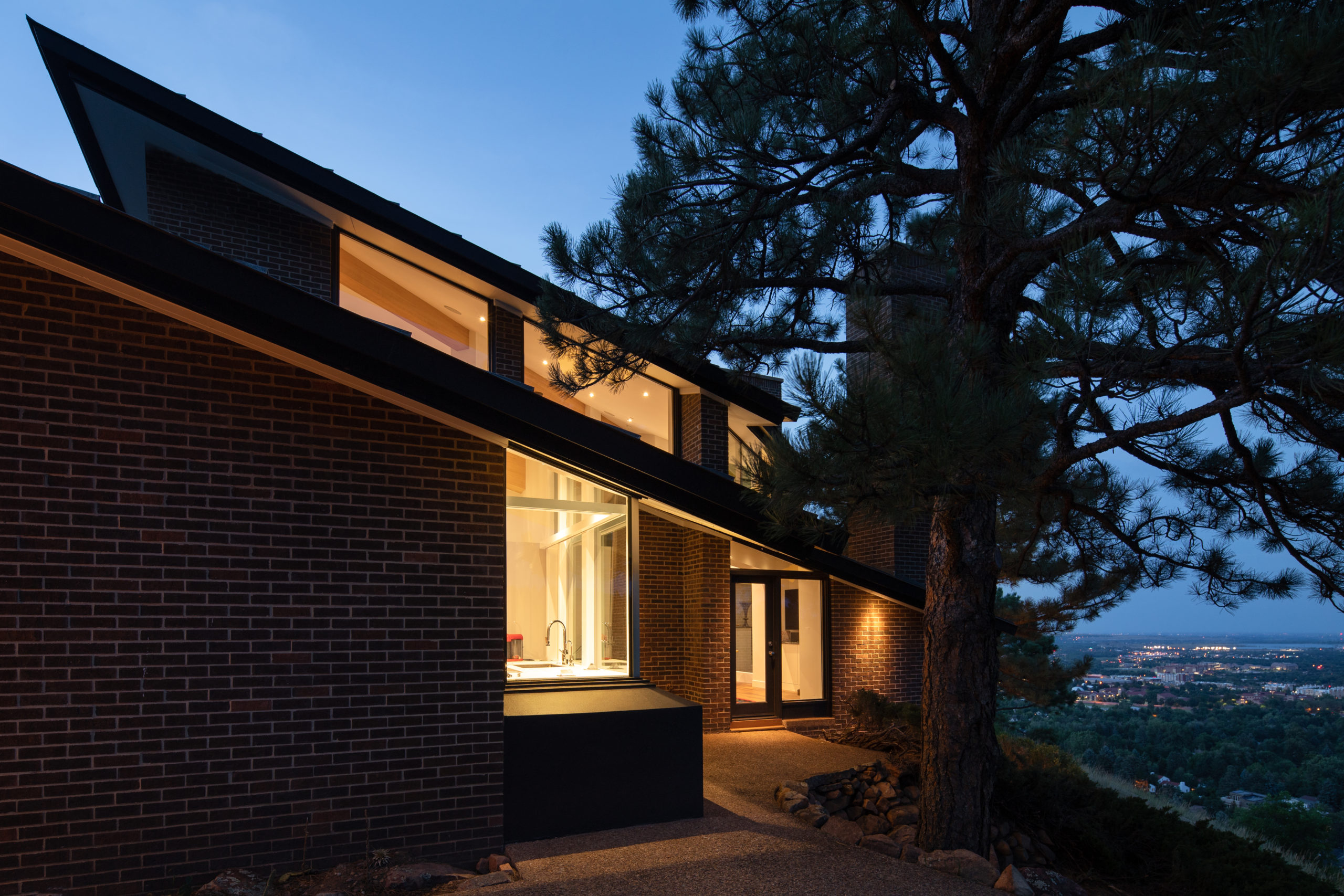 Bellevue-Exterior-Southwest-Elevation - Rob Luckett Builders